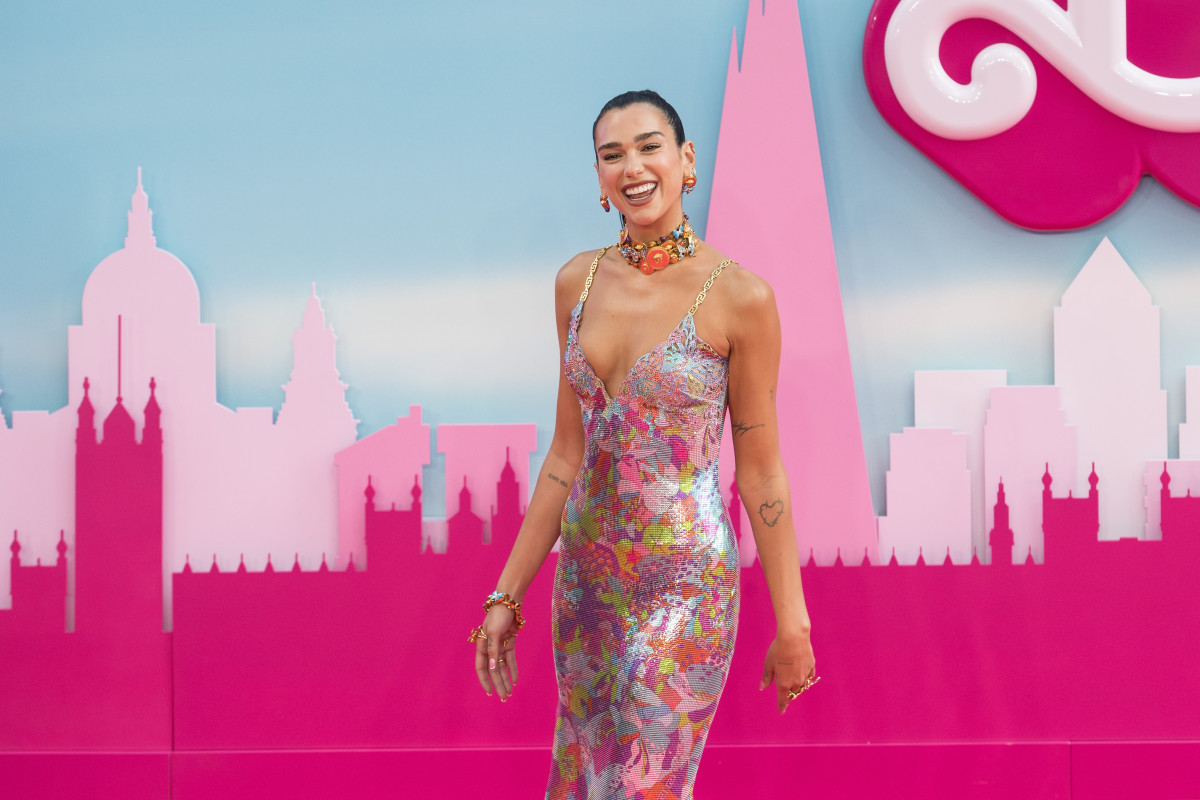 Pop Star Dua Lipa Goes Viral For Vacation Swimsuit Photos - The Spun