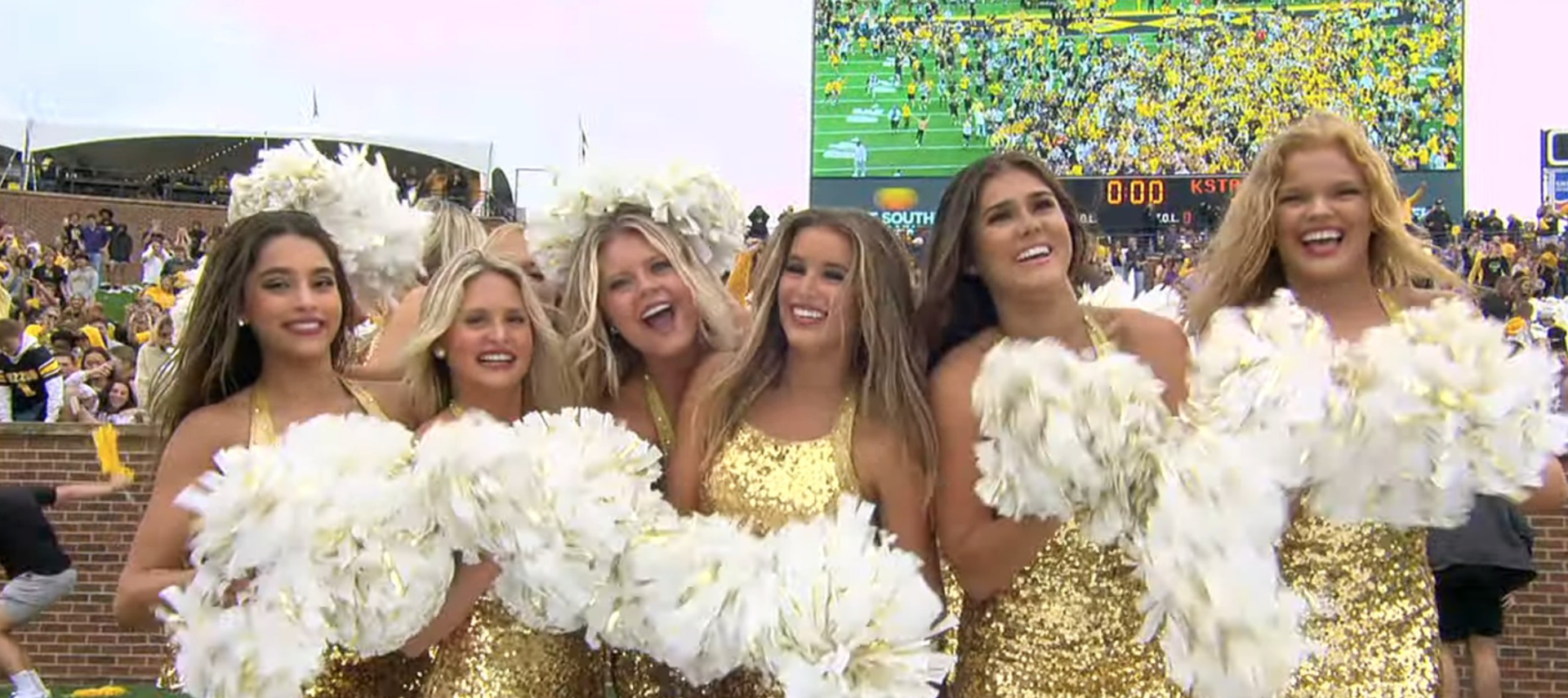 Missouri Cheerleaders Going Viral On Saturday After Upset Win The Spun