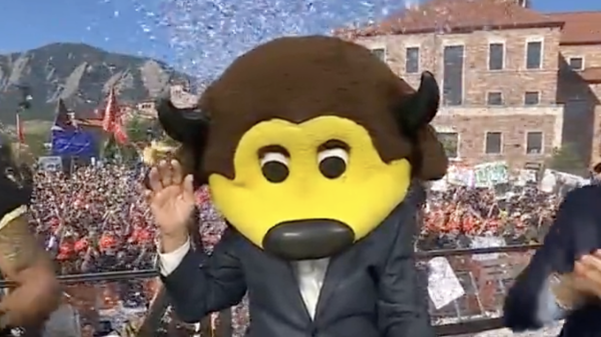 Lee Corso Made His 400th Headgear Pick On Saturday Morning - The Spun