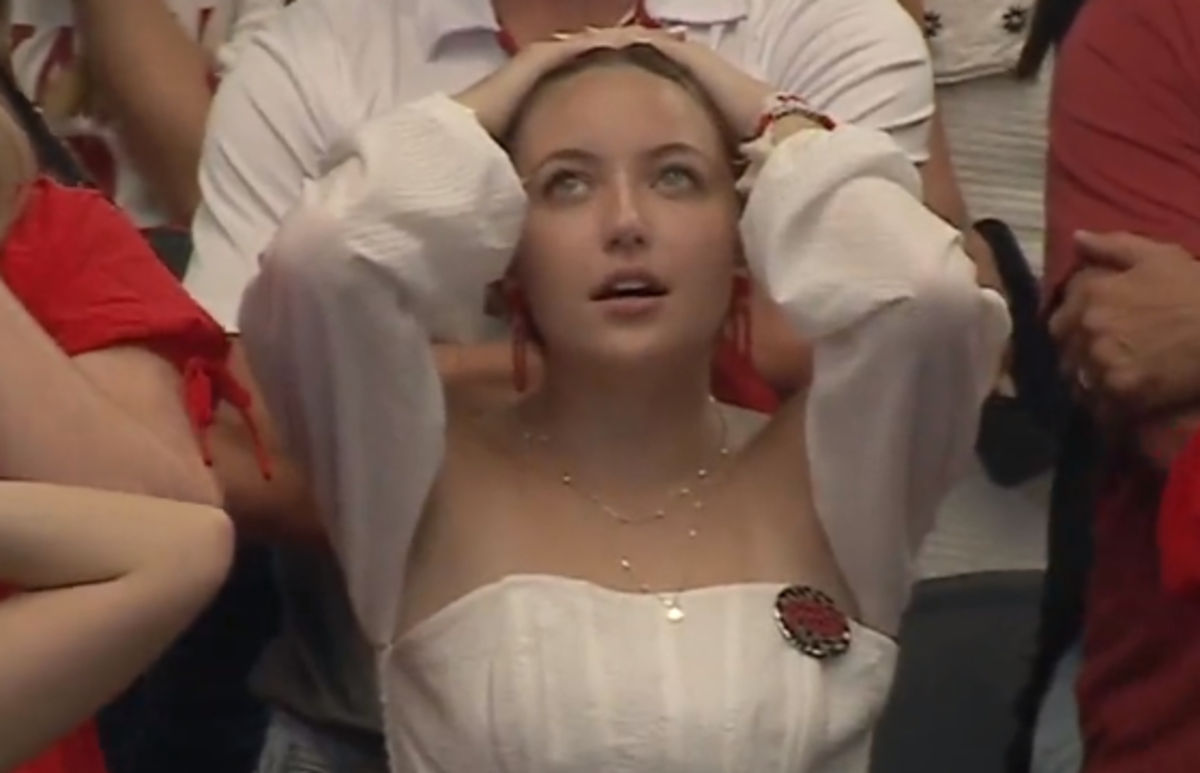 Arkansas Fan Going Viral After Texas A&M PIck-6 - The Spun