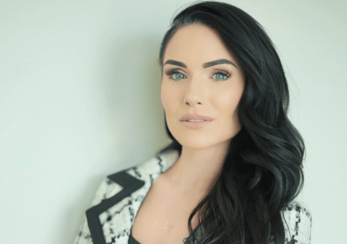 'Gorgeous' Racing Reporter Turns Heads At Kentucky Derby - The Spun