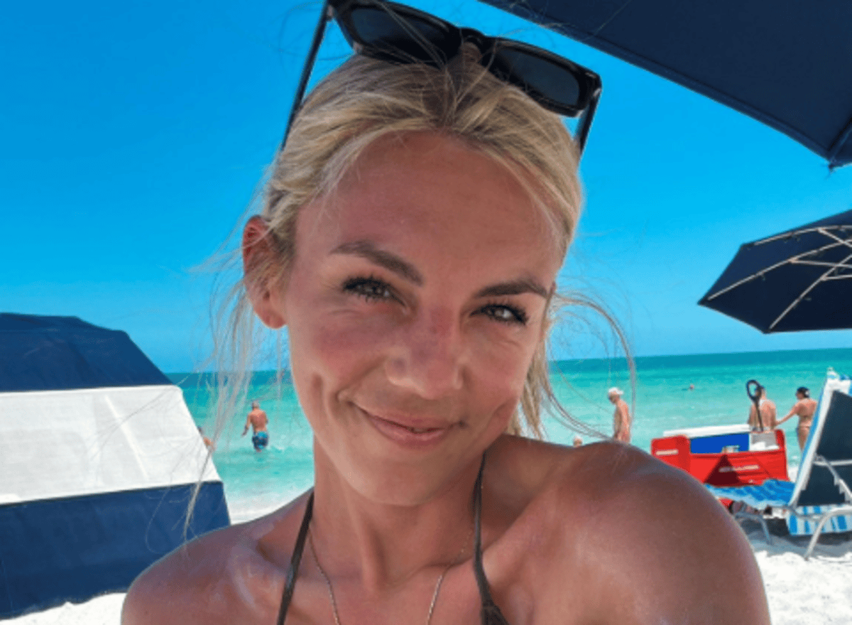 NFL Influencer Annie Agar Turns Heads With Beach Photoshoot - The Spun