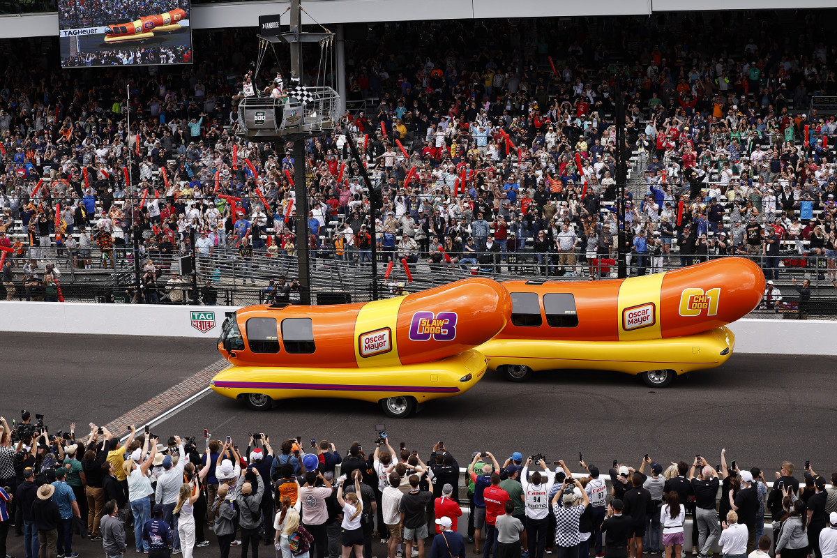 Oscar Mayer Wienie 500 Race's Anthem Decision Goes Viral - The Spun