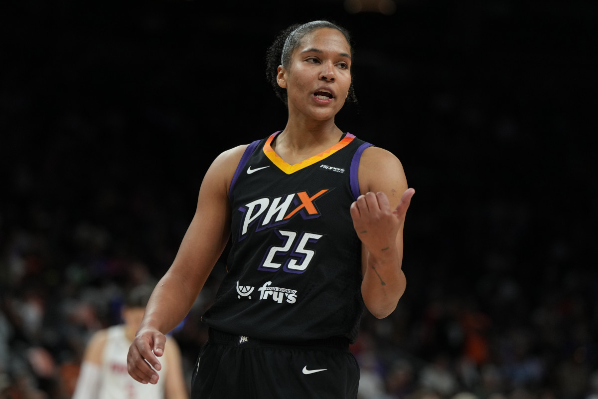 Prayers Pouring In For WNBA Star Alyssa Thomas - The Spun