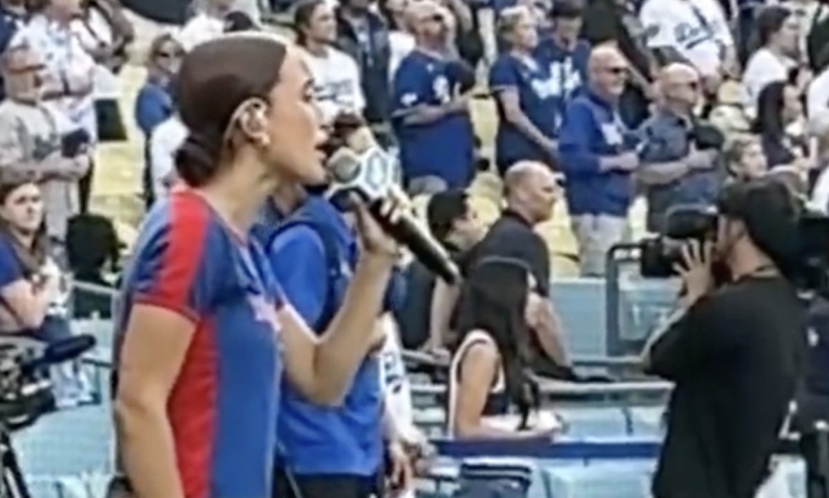 Professional Singer Protests National Anthem At MLB Game - The Spun