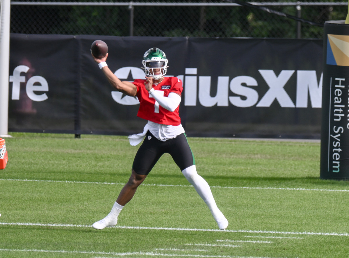 Justin Fields Wins Over Jets Fans With Friday's Practice Decision - The ...
