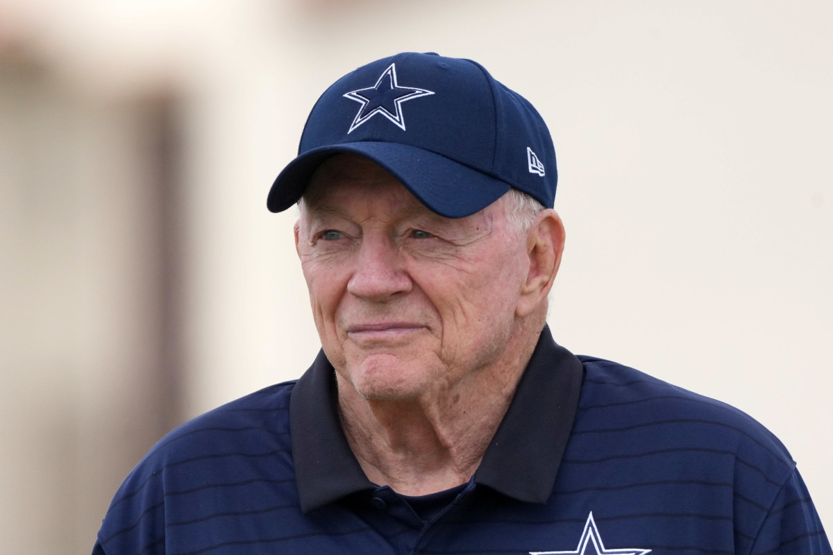 Dez Bryant Issues Threat To Jerry Jones After Micah Parsons Trade Request - The Spun