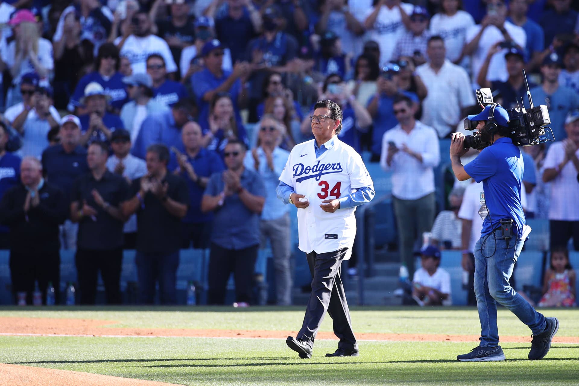 Prayers Pouring In For Dodgers After Legendary Pitcher's Death - The Spun