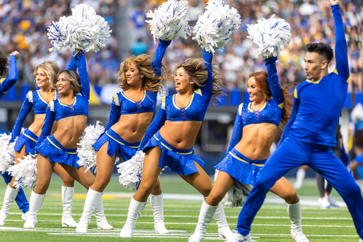 'Bombshell' Rams Cheerleader Is Trending Before Kickoff Monday - The Spun