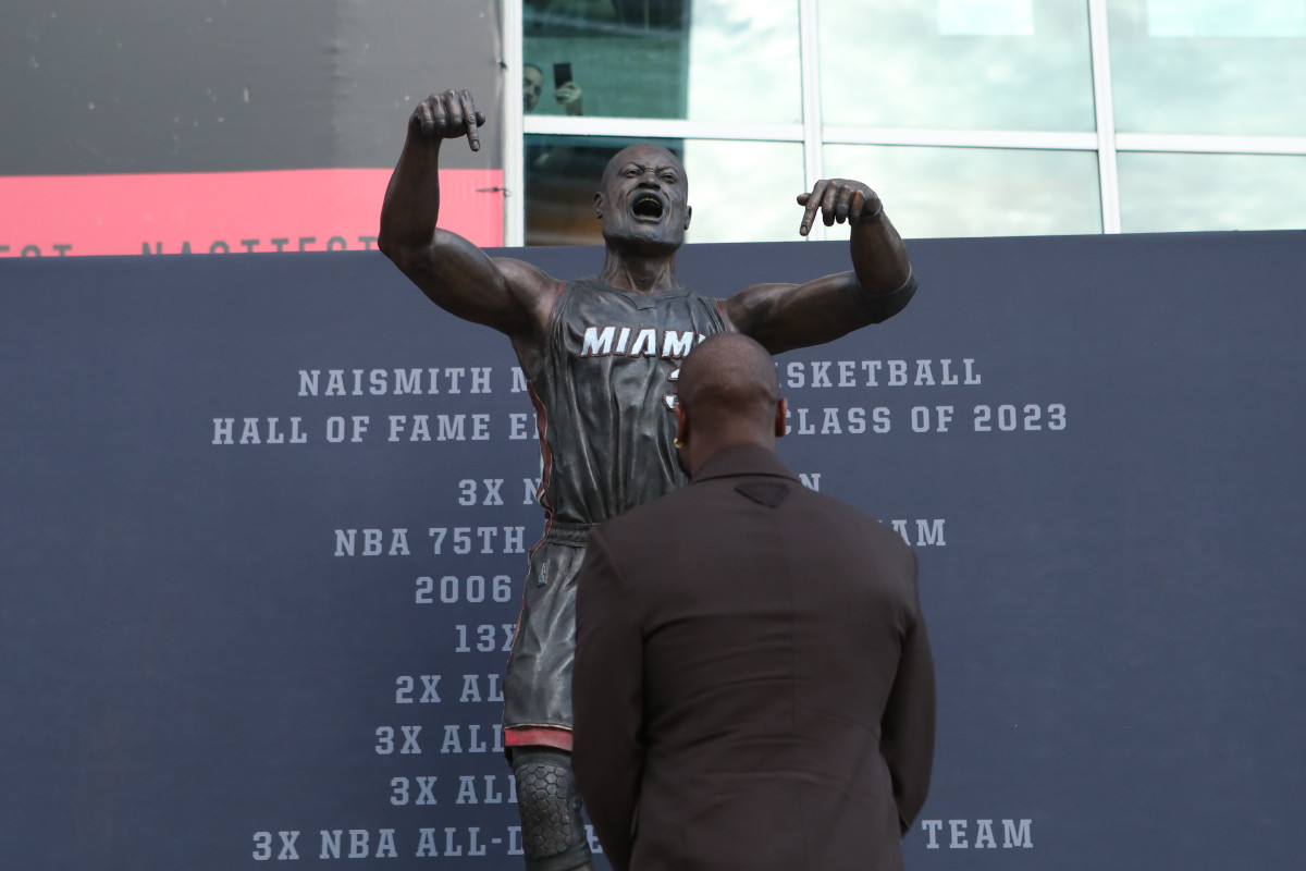 Charles Barkley Wants Atrocious Dwyane Wade Statue Removed The Spun