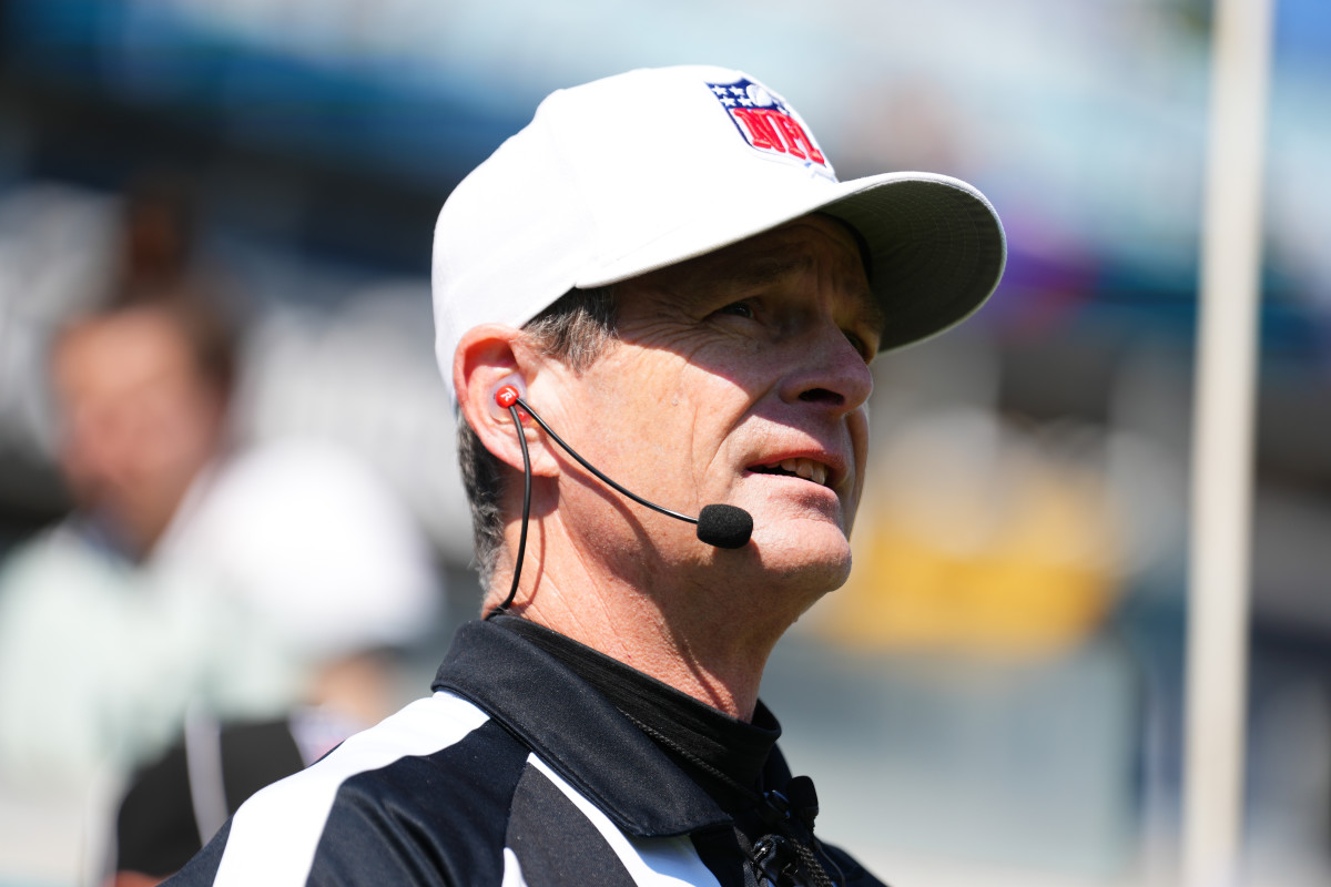 NFL Referee Accused Of Making Mistake On Sunday Night Football - The Spun