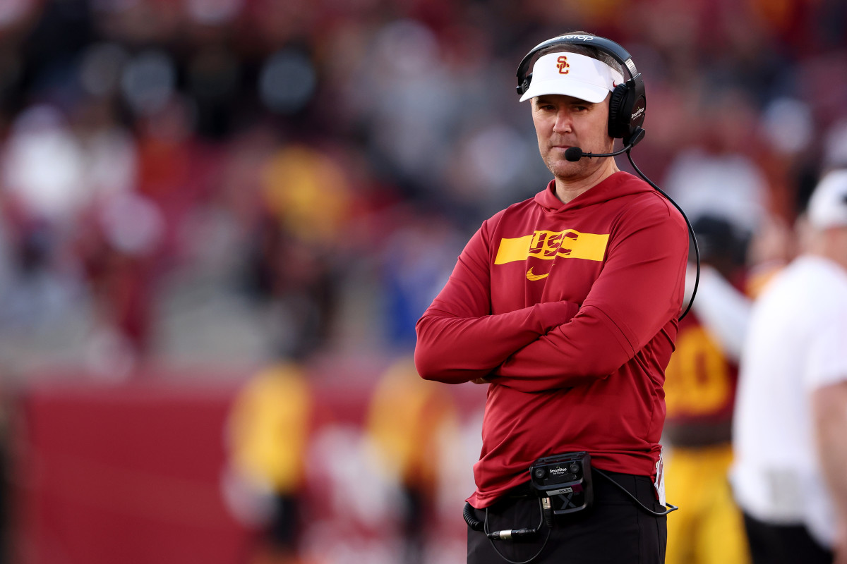 USC's AD Announces Stance On Head Coach Lincoln Riley - The Spun