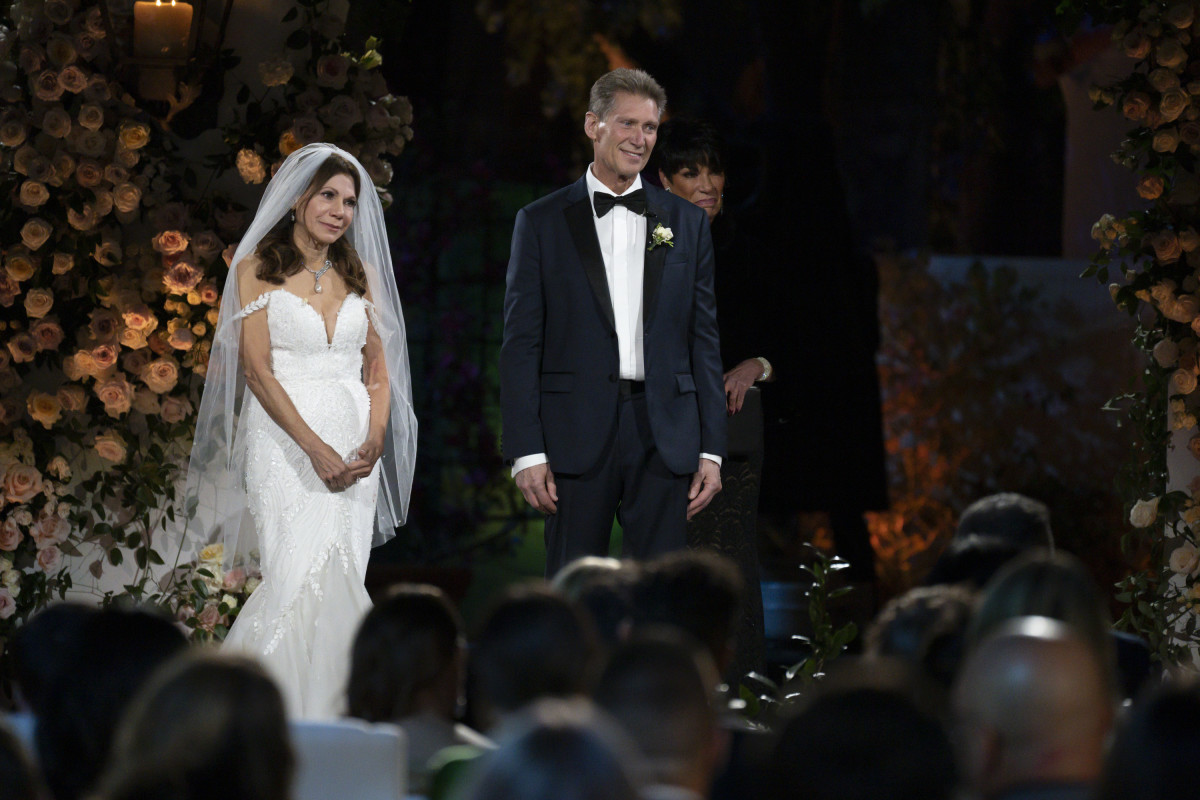 Former NFL Player Has Been Named The 'Golden Bachelor' - The Spun