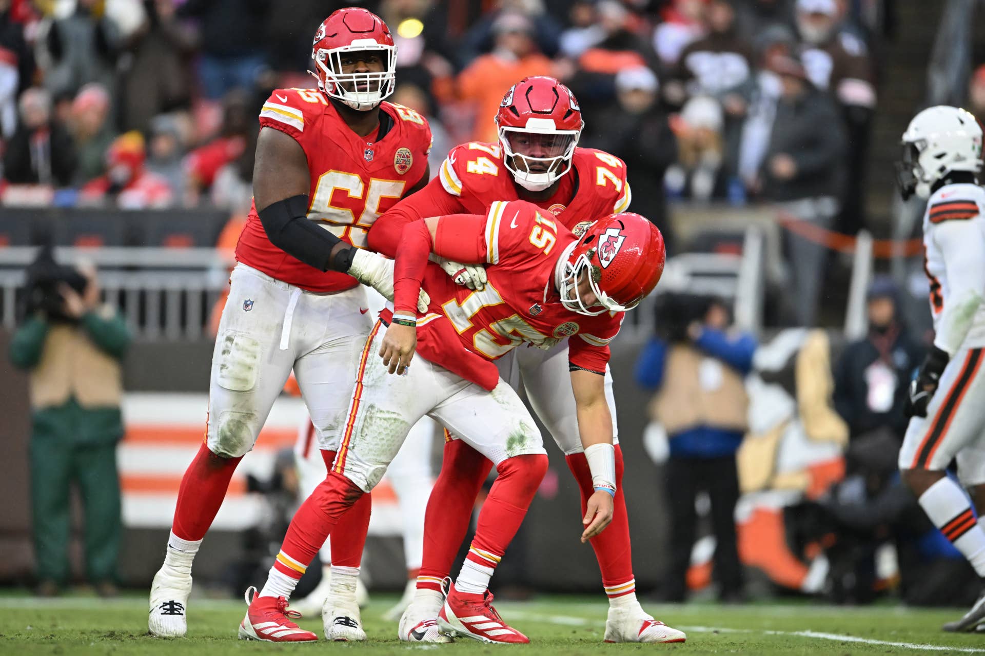Former NFL Star Thinks The Chiefs Should Sit Patrick Mahomes - The Spun