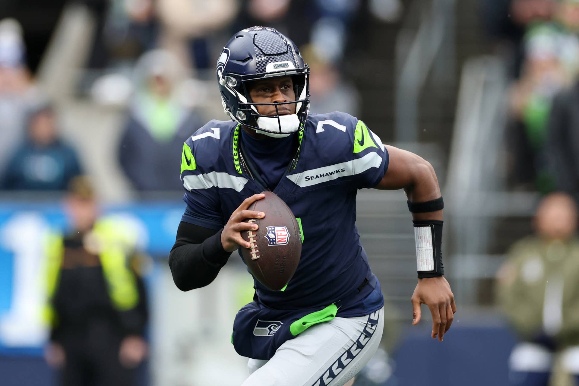 Top Trade Target Emerges In Raiders' Quarterback Search - The Spun