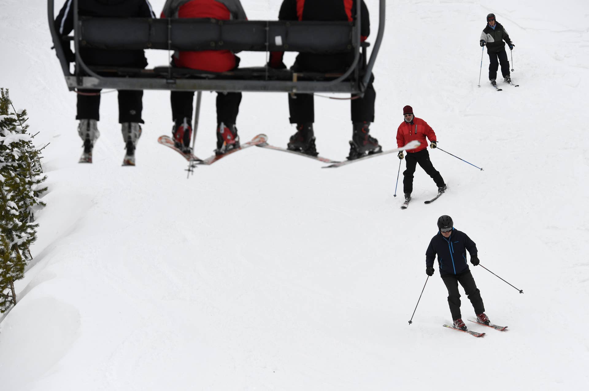 Video: U.S. Skier Avoids Terrifying Collision In New Mexico - The Spun