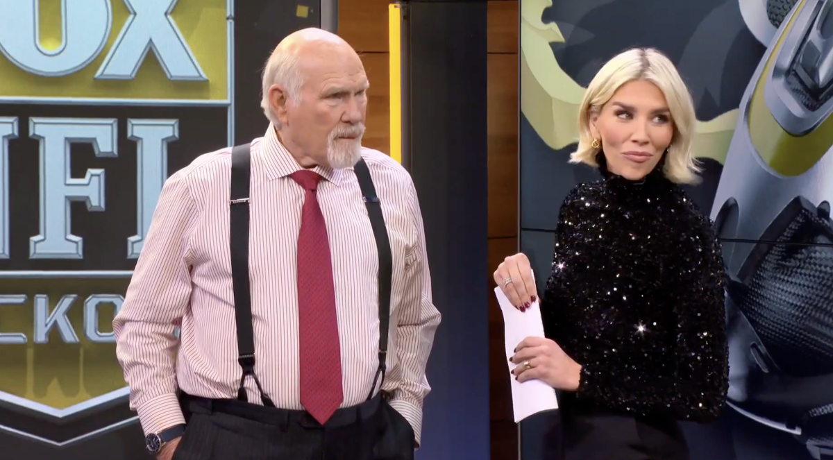 NFL Fans Want Longtime Announcer Forced Into Retirement - The Spun