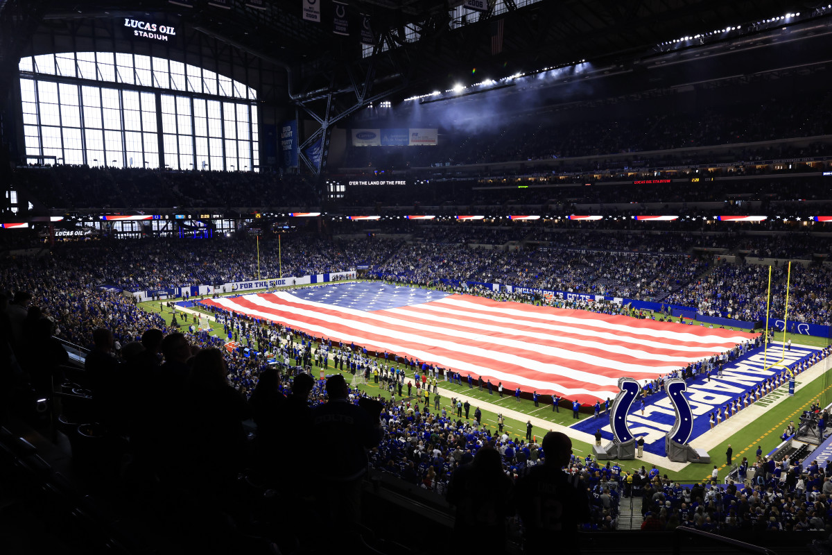 NFL Player Spotted Crying During The National Anthem On Sunday - The Spun