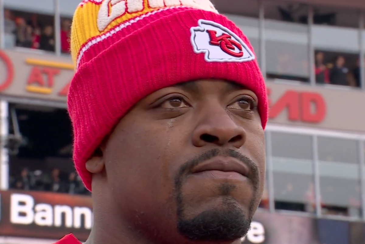 Chiefs Star Chris Jones Started Crying During The National Anthem Saturday - The Spun