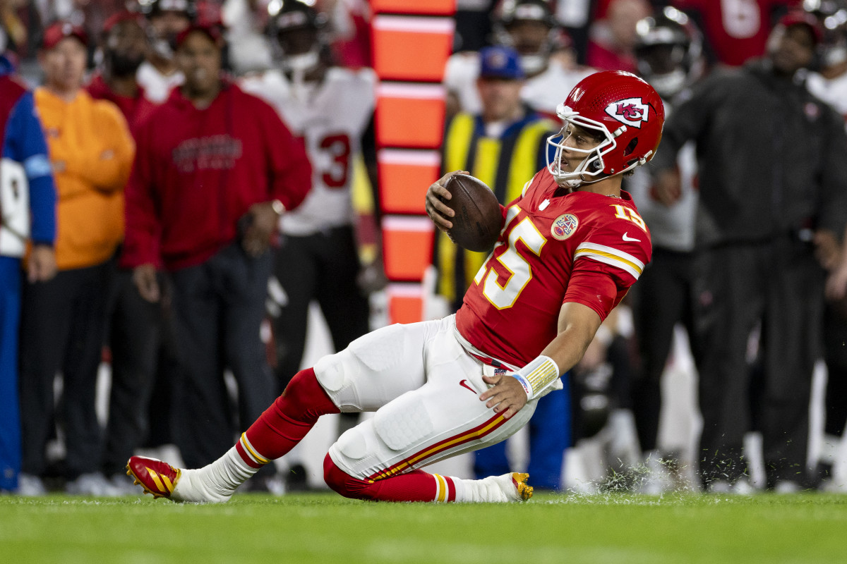 Everyone Made Same Patrick Mahomes Point During Eagles vs. Rams - The Spun