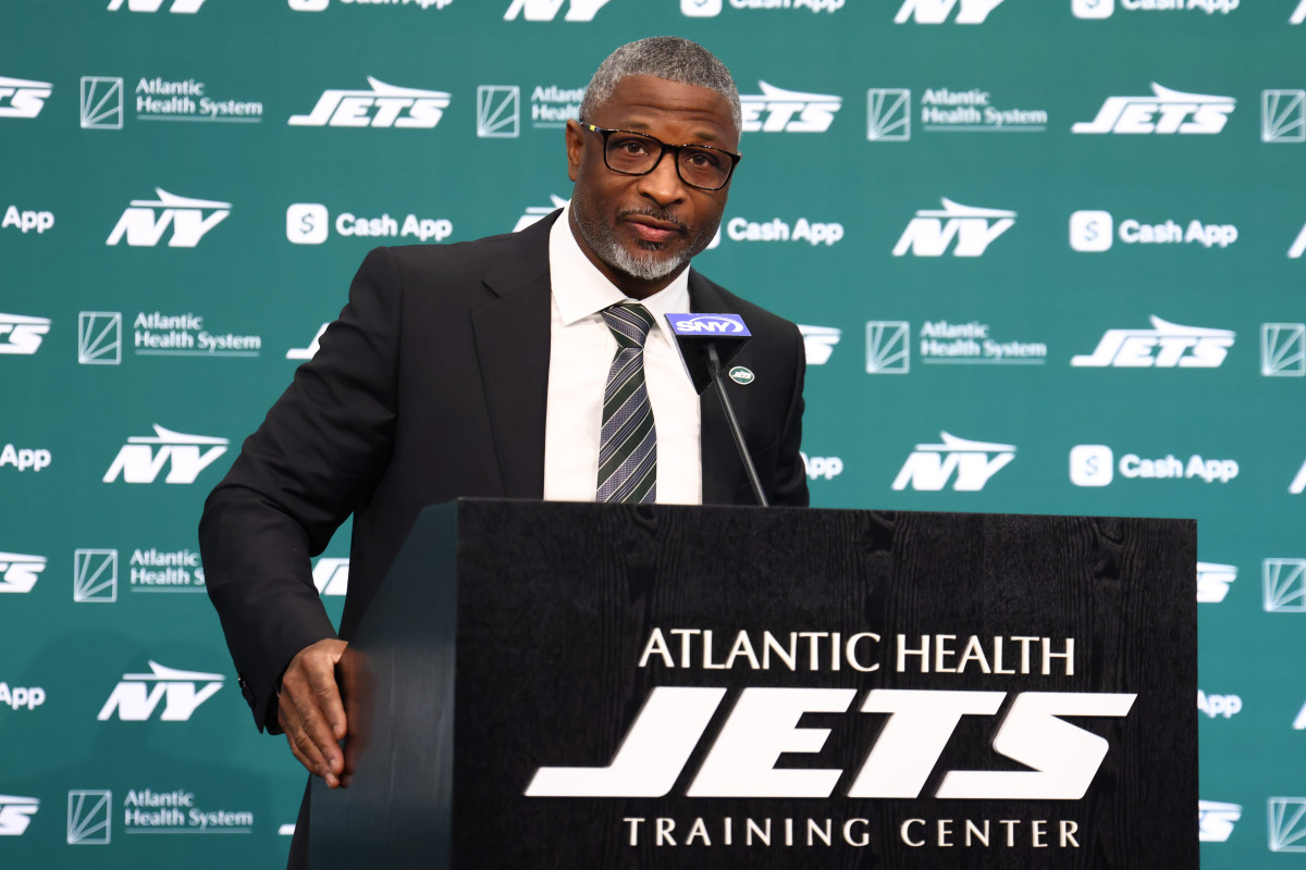 Aaron Glenn Had Warning For Jets Players At Introductory Press Conference - The Spun