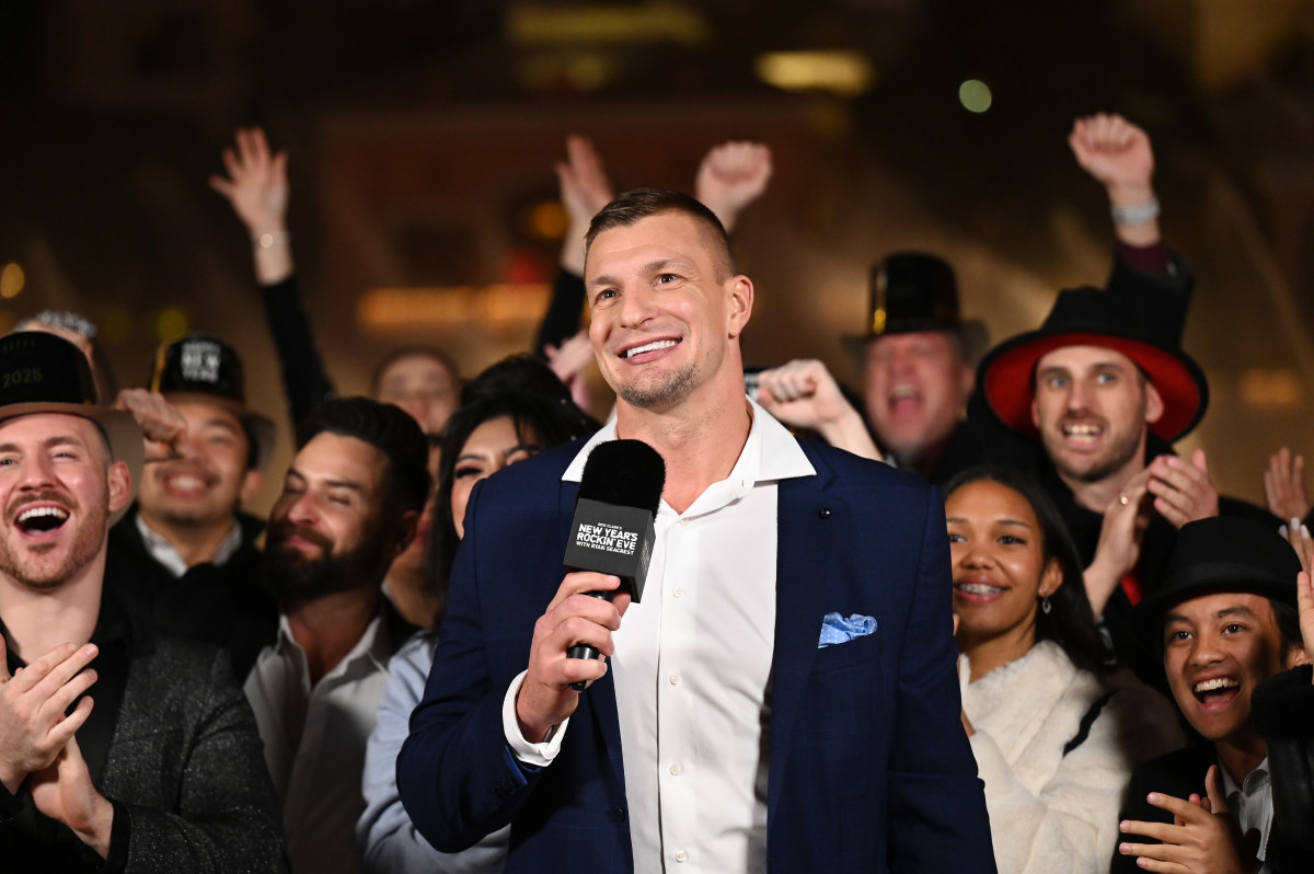 Rob Gronkowski Reportedly Makes Decision On NFL Return - The Spun