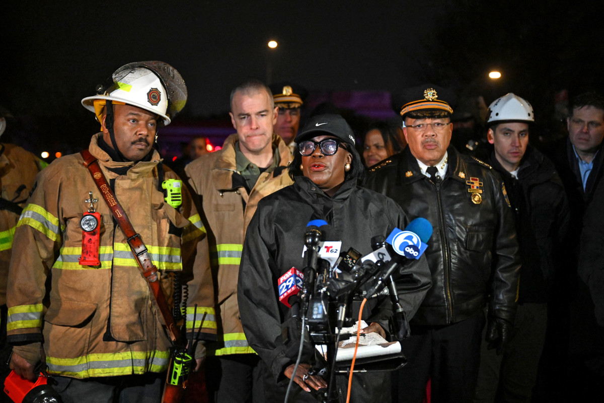 FAA Releases Statement On Philadelphia Plane Crash - The Spun