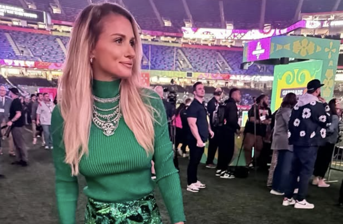 'Stunning' NFL Network Reporter Turns Heads In New Photoshoot - The Spun