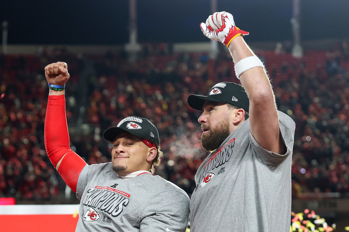 NFL Fans React To The 'Deadline' Given To Travis Kelce - The Spun