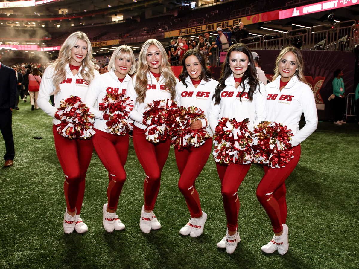 Kansas City Chiefs Cheerleaders Turn Heads With Offseason Photo - The Spun