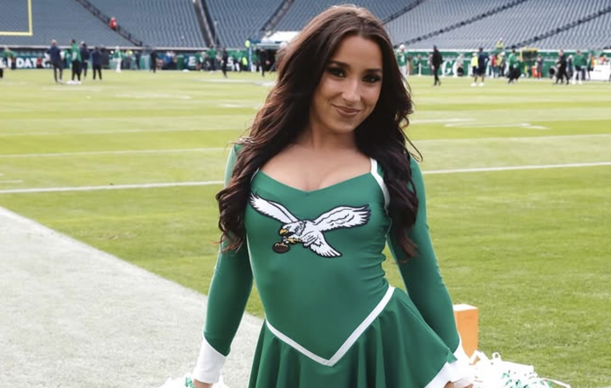 Eagles Cheerleader Had 4-Word Postgame Message For Travis Kelce - The Spun Eagles Cheerleader Had 4-Word Postgame Message For Travis Kelce - The Spun