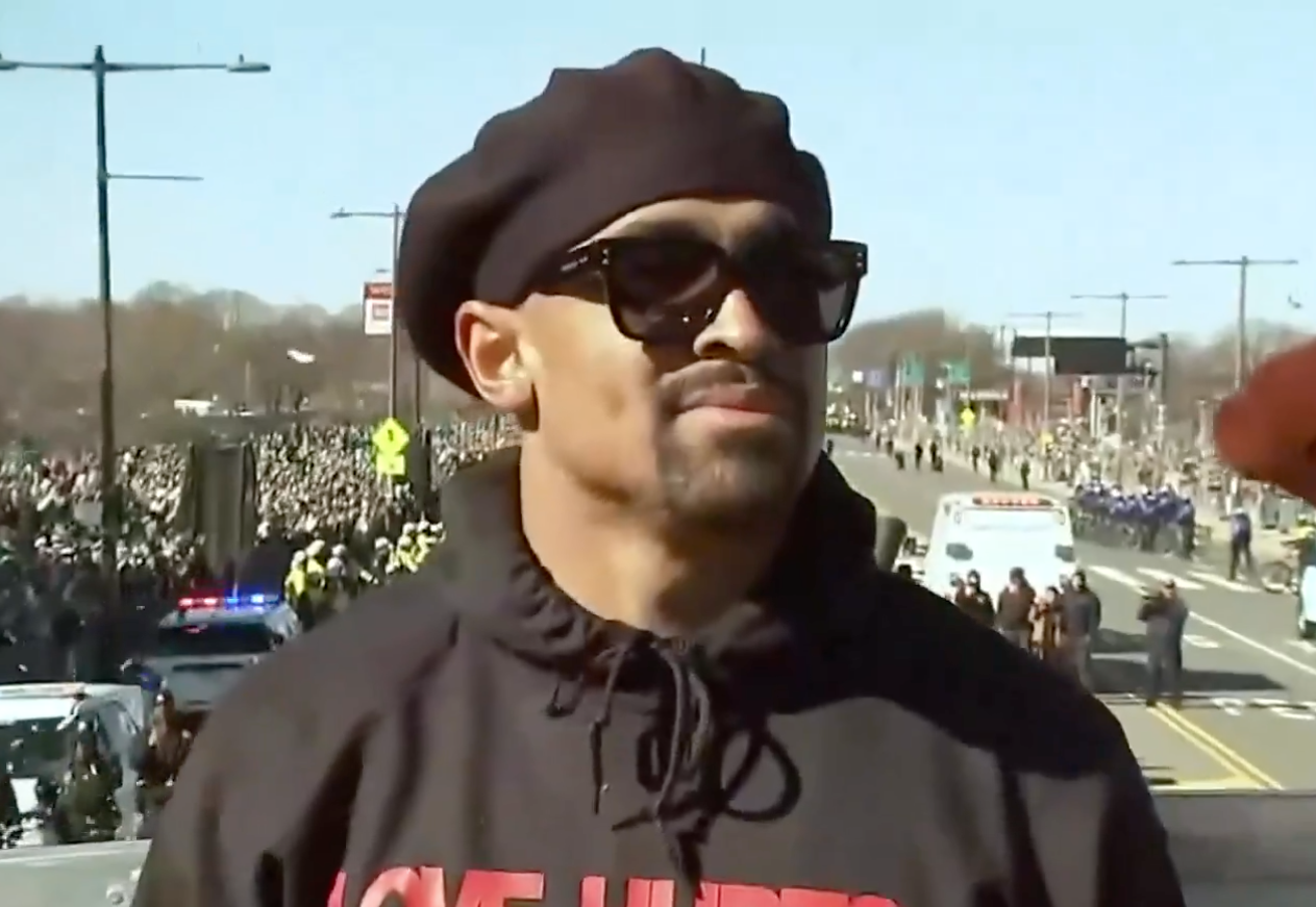 Jalen Hurts Turns Heads With Super Bowl Parade Outfit - The Spun