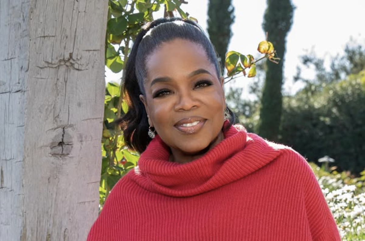 Oprah Winfrey Turns Heads With Yoga Pants Photo At 71 - The Spun