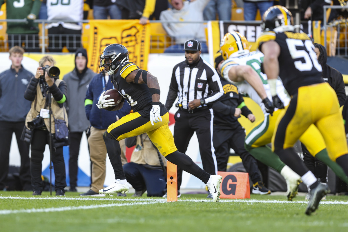 NFL Fans React To Former First Round Pick Retiring at 29 - The Spun