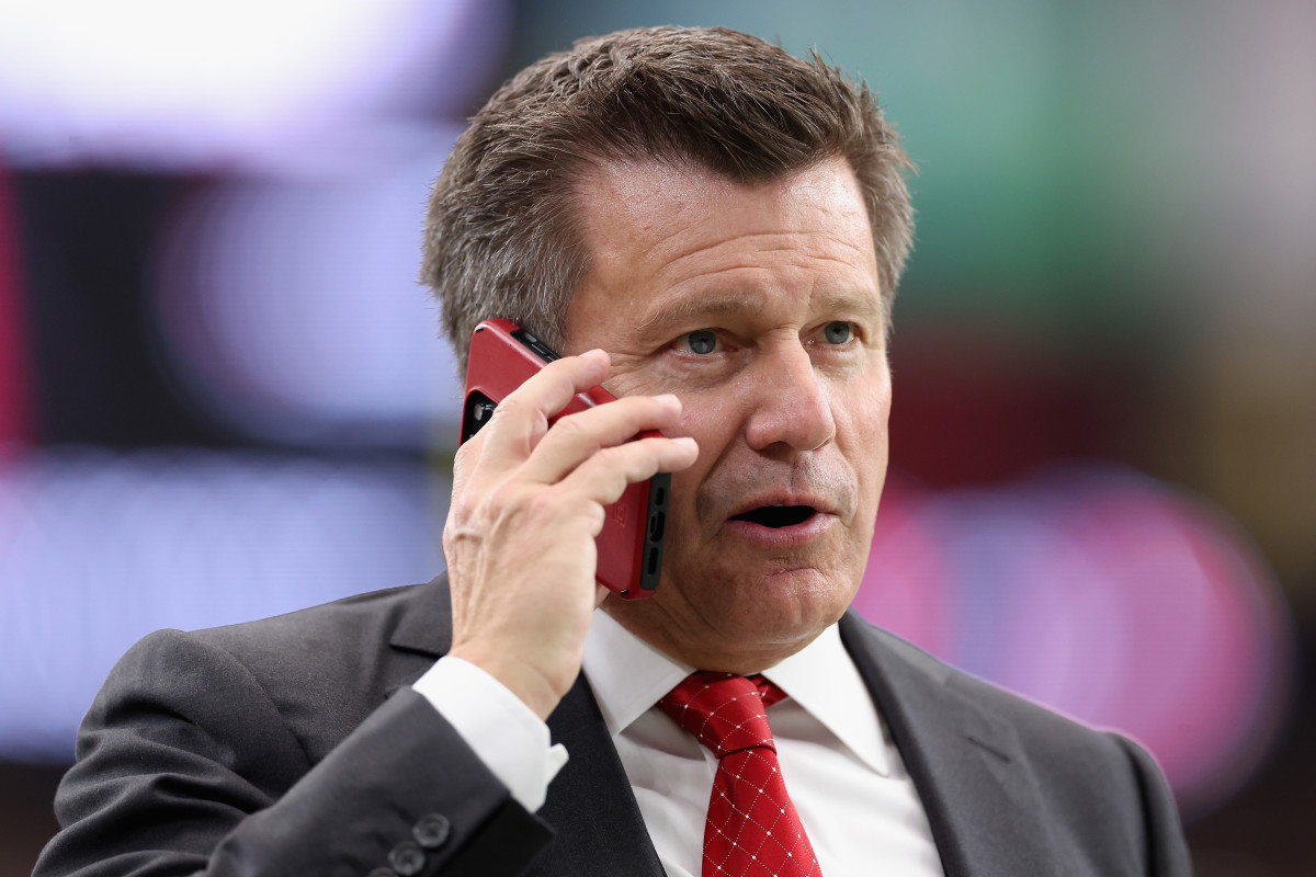 The NFL's 5 Worst Owners, According To Player Report Cards - The Spun