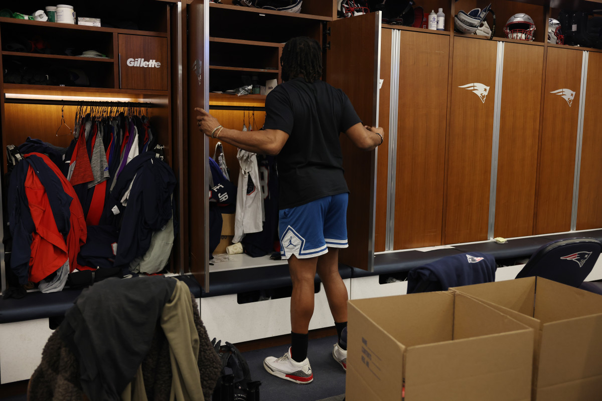 The NFL's Worst Locker Room Received 'F-' Grade From Players - The Spun