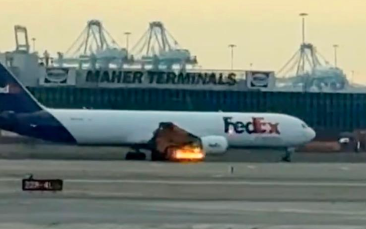 'Terrifying' Video Shows FedEx Plane Engine Exploding After Takeoff ...
