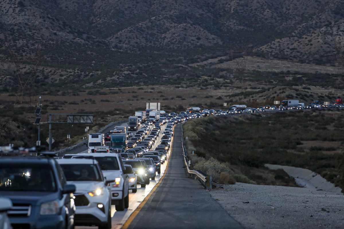 Dead Body Found On Major U.S. Highway On Sunday Morning - The Spun
