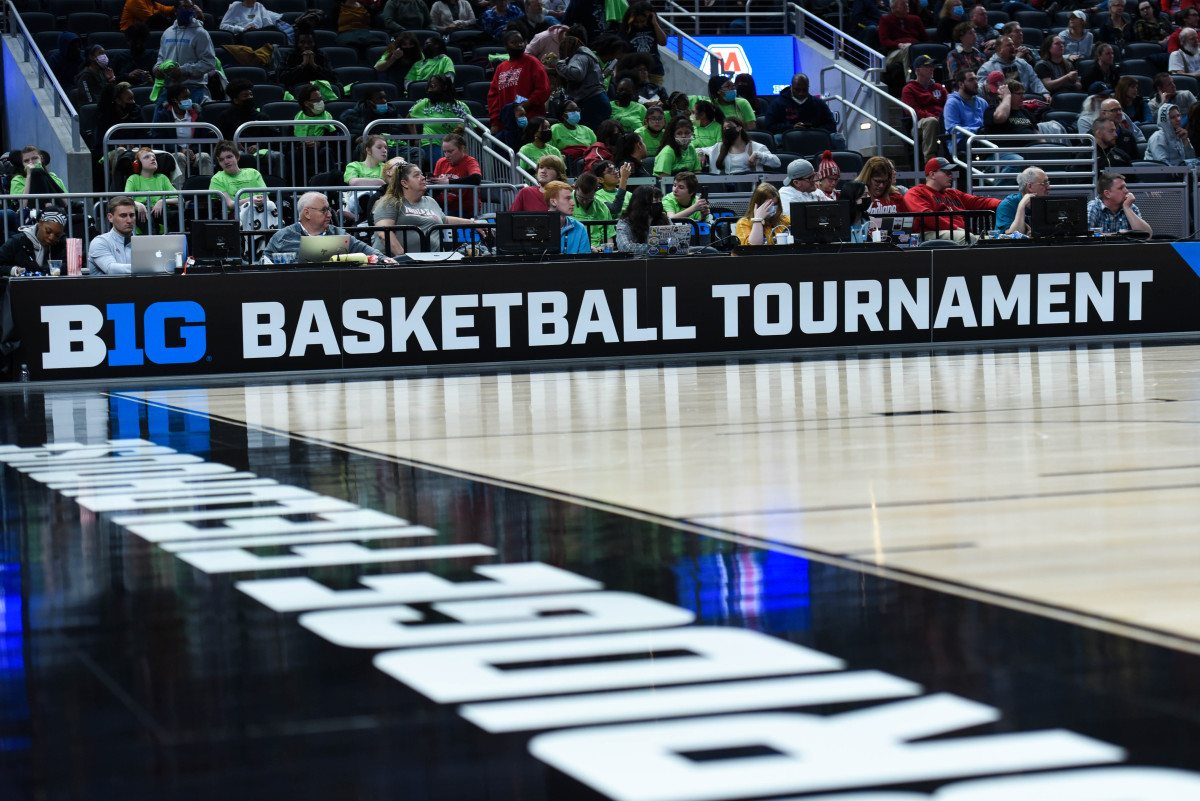 There Are 5 College Basketball Games Today - Here's The Schedule - The Spun