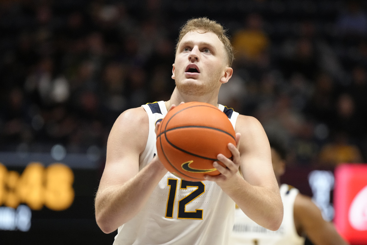 College Hoops Star Tucker DeVries Transferring After Dad's Departure - The Spun