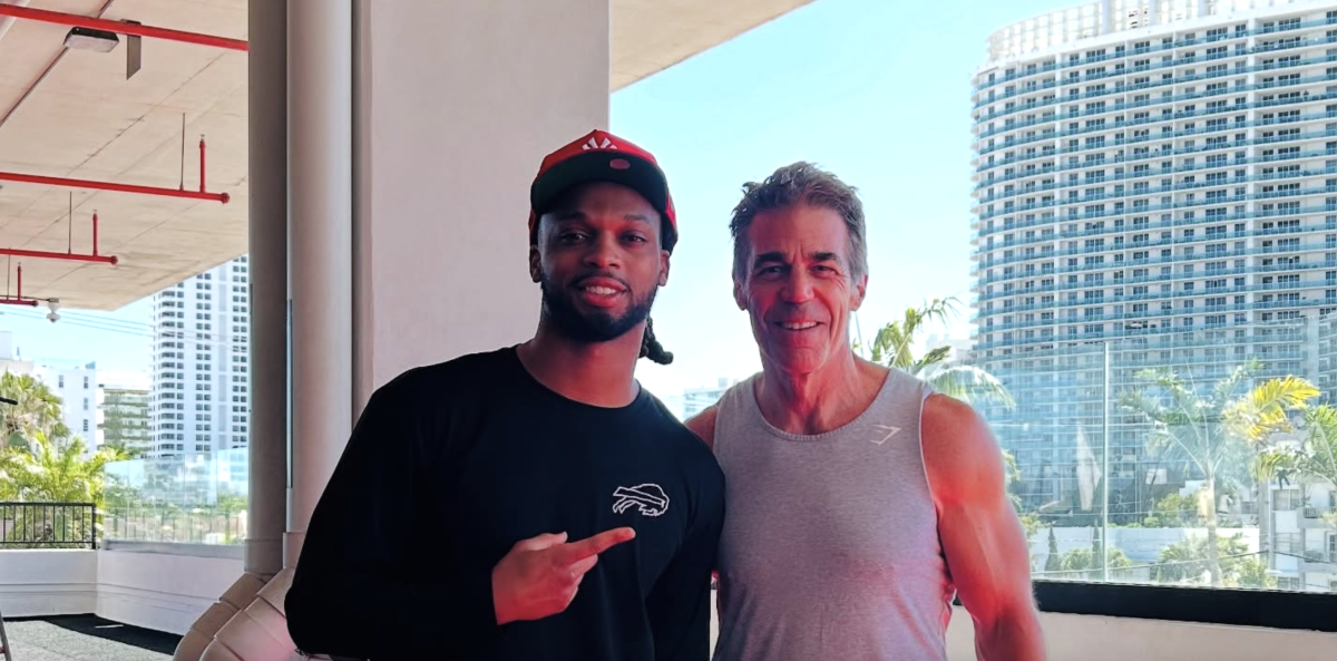 ESPN College Football Announcer Chris Fowler Turns Heads With Gym Photo ...