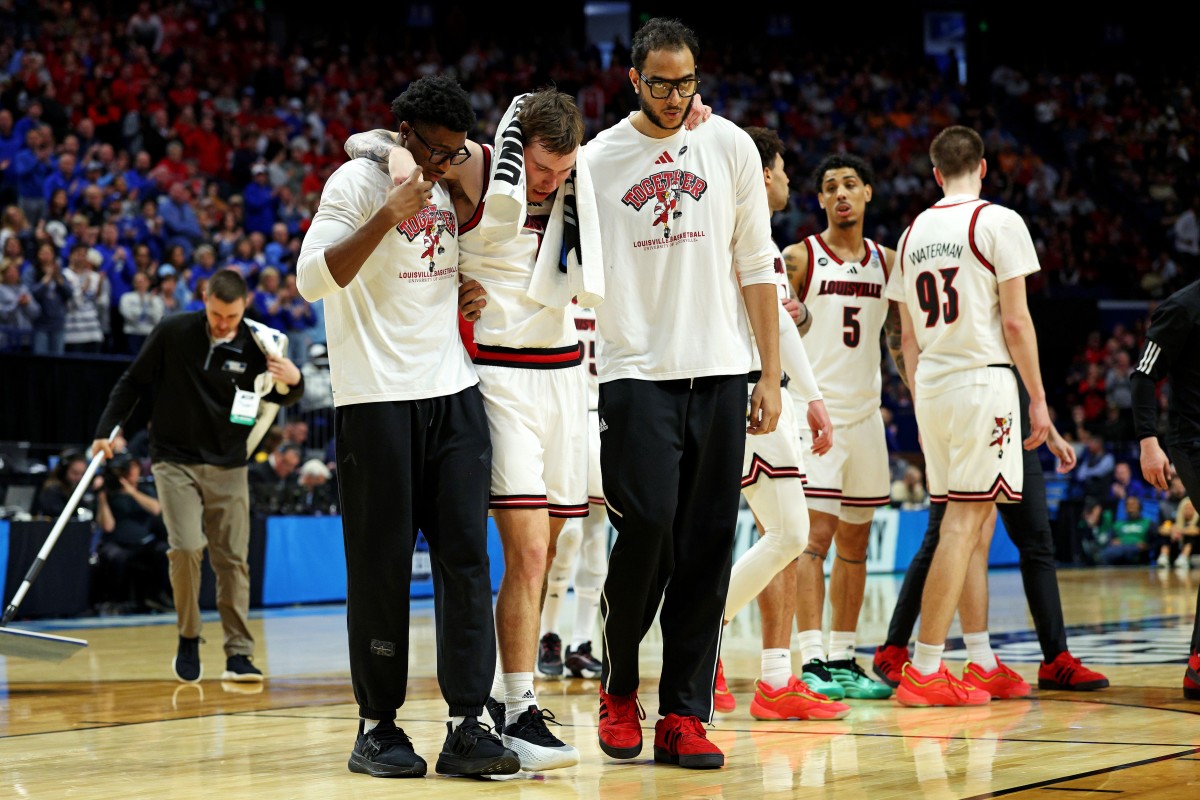 Video: Heartbreaking Injury In Louisville vs. Creighton Thursday - The Spun