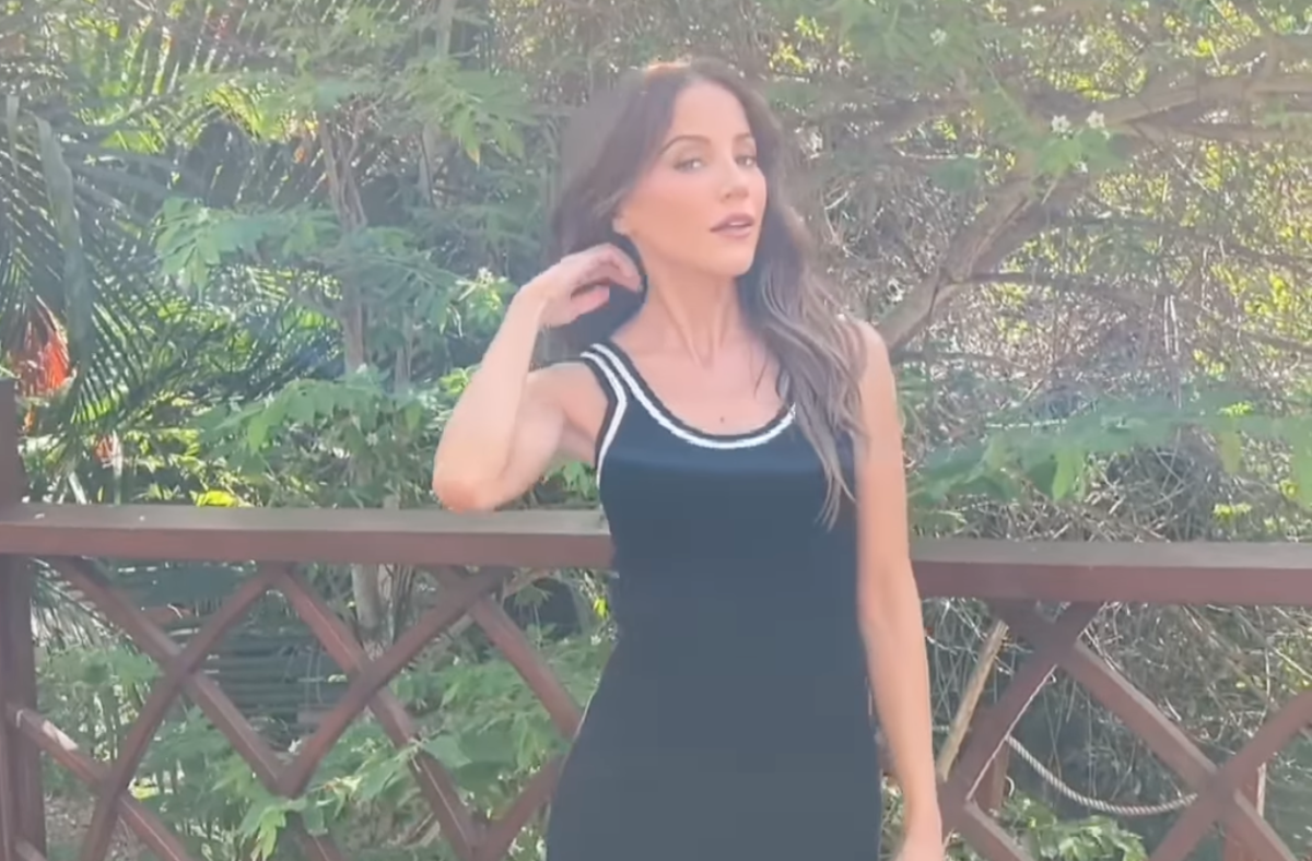 NFL Host Kay Adams Turns Heads On Golf Course - The Spun
