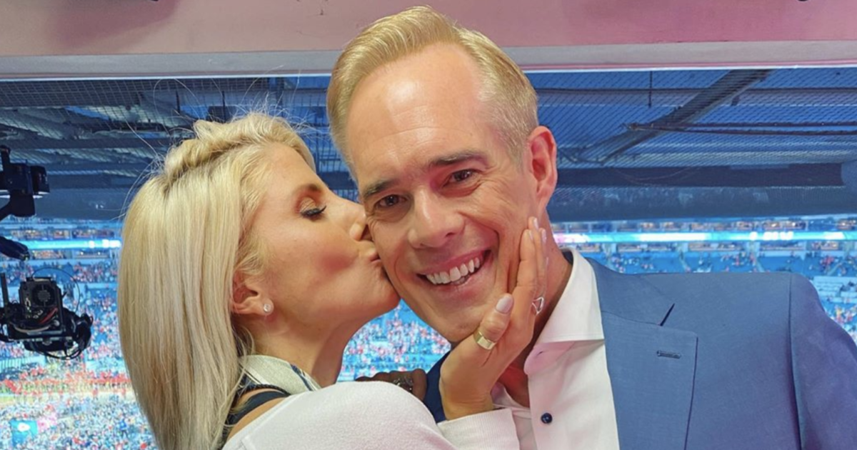 Joe Buck Is Married To A Stunning Former NFL Cheerleader - The Spun