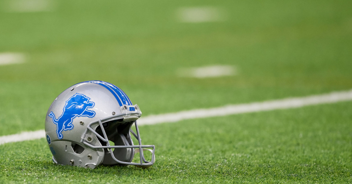 Former Detroit Lions Star Tracy Scroggins Dead At 56 - The Spun