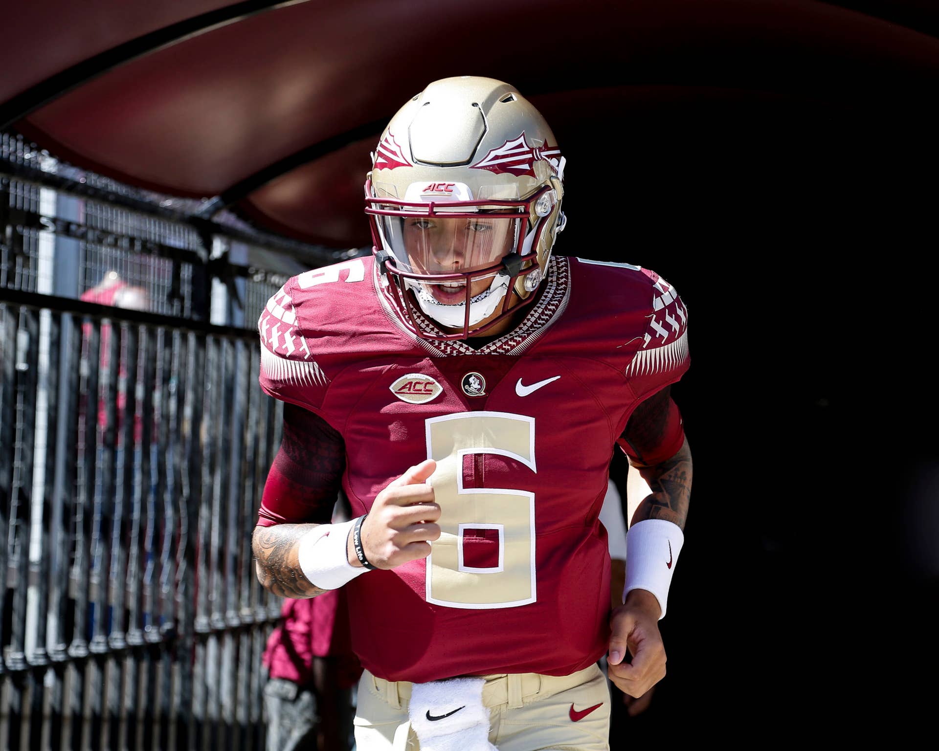 Former 'Last Chance U' Star QB Malik Henry Signs With Pro Team - The Spun