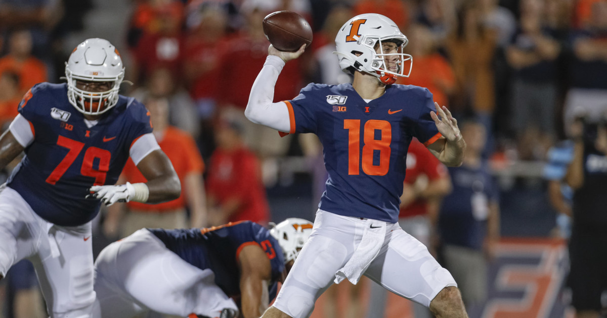 Look: Illinois QB Brandon Peters Leaves Game After Nasty Injury - The Spun