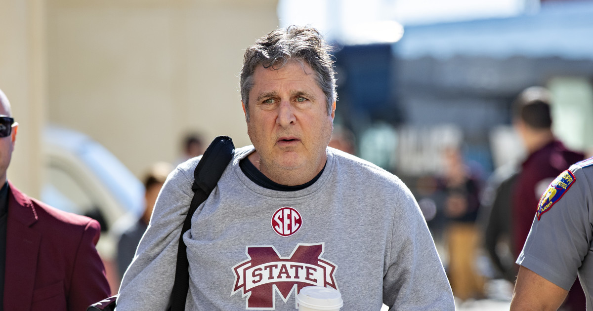 Alyssa Lang Pays Tribute To Mike Leach On Halloween For His Great Candy ...