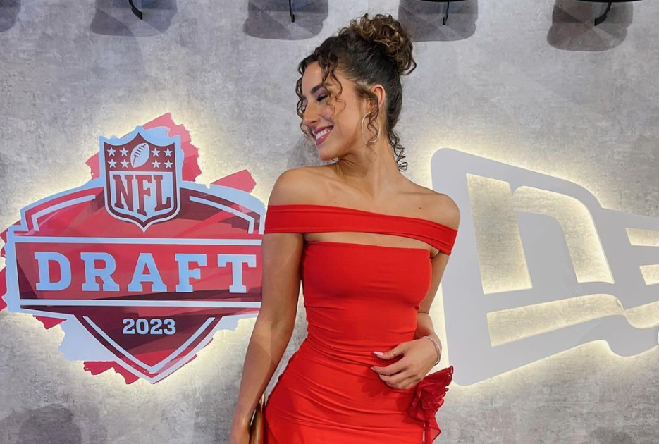 NFL Quarterback Will Levis’ Ex-Girlfriend Sparks Frenzy With Swimsuit ...