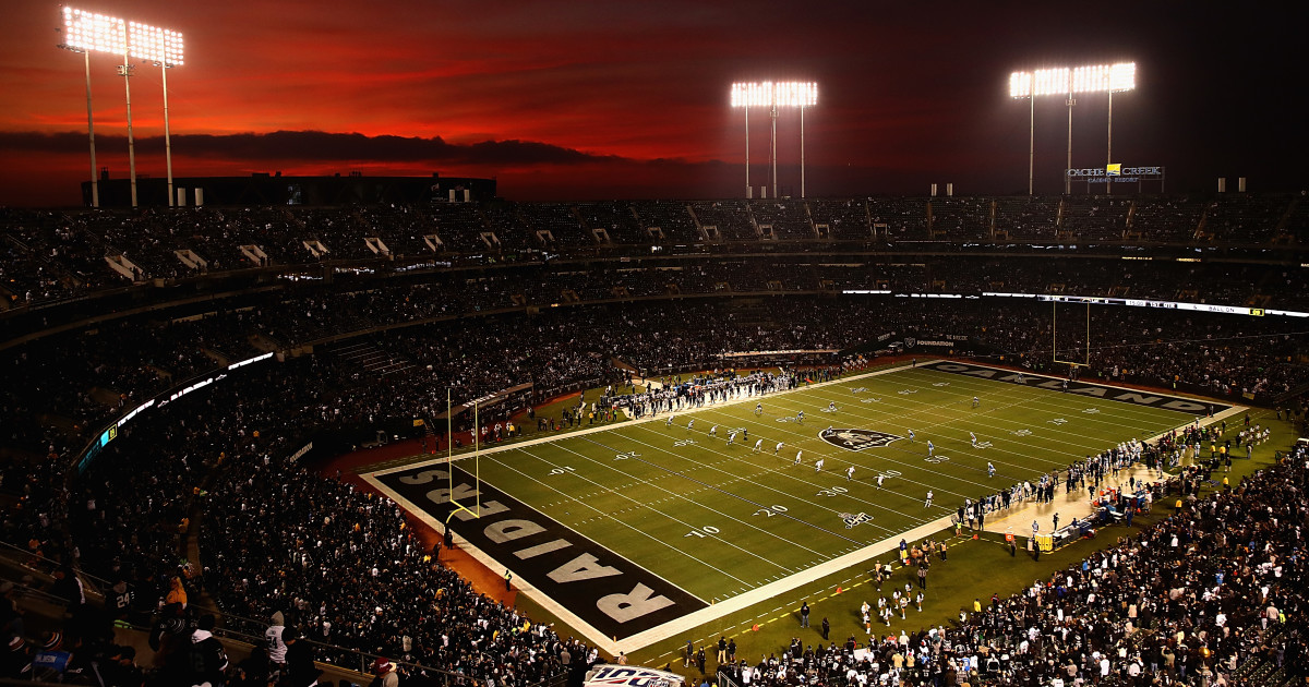 Prayers Pouring In After Two Former NFL Coaches Have Died - The Spun